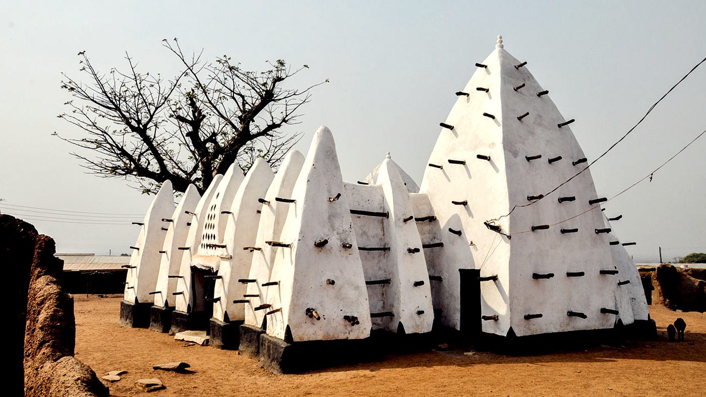 Explore the 700-year-Old Larabanga Masjid of Ghana!| IslamicFinder